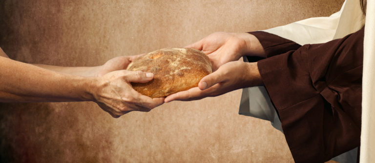 YESUS MEMBERI MAKAN 5.000 ORANG - Cahaya Pengharapan Ministries